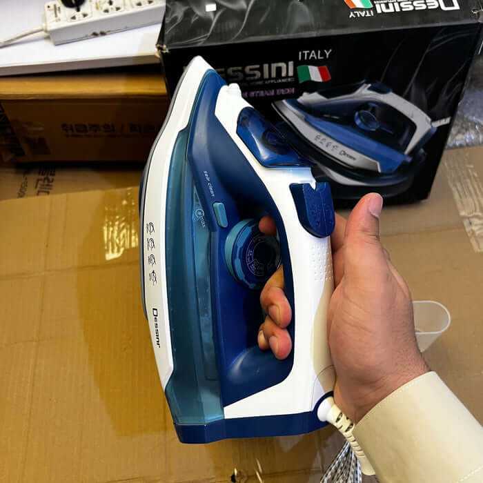 Italy Lot Impoted Dessini Steam Iron With Stand - Electronica Pakistan